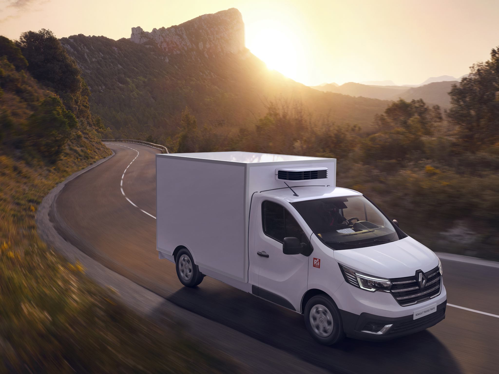 RENAULT TRUCKS TRAFIC RED EDITION: AN EXCLUSIVE CUSTOMISED OFFER ...