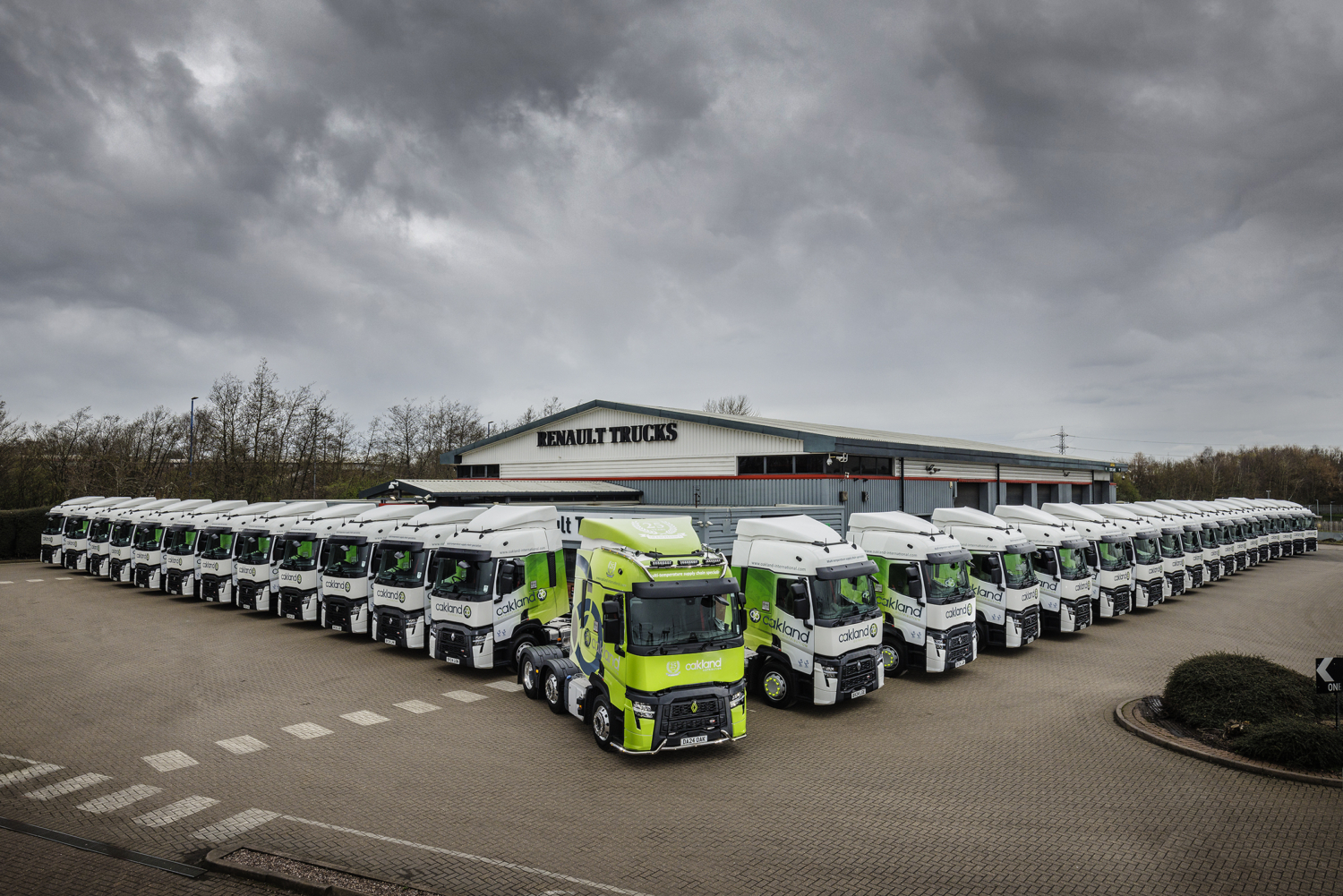 Oakland Distribution turbo charges fleet with 30 new Renault Trucks ...