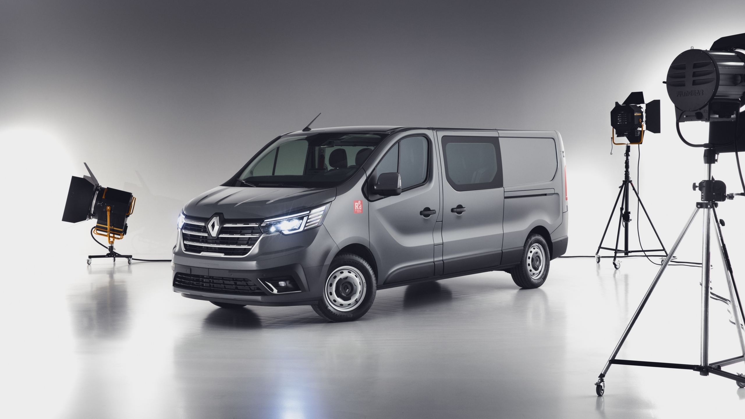 Announcing the Renault Trucks Trafic Red EDITION - Renault Truck ...